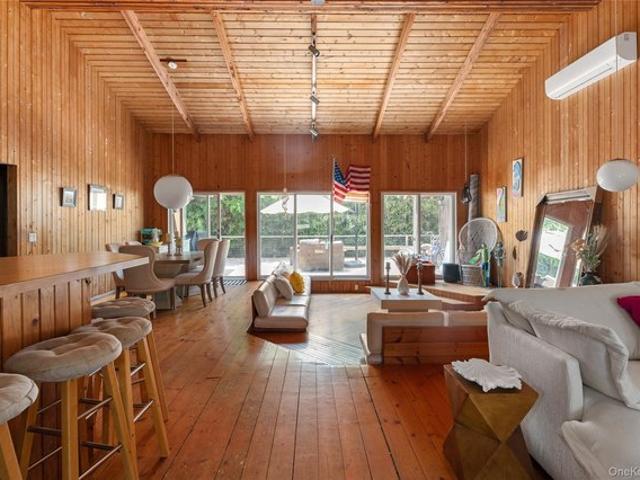 27 Ontario St, Ocean Bay Park, NY 11770