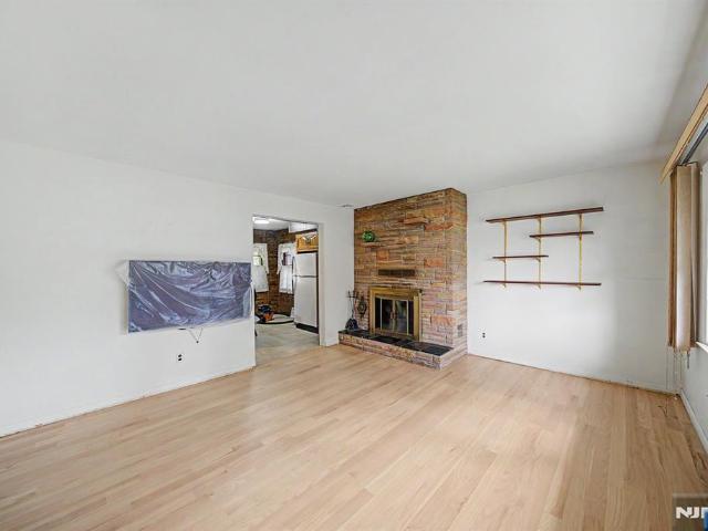 27 Oswego Avenue