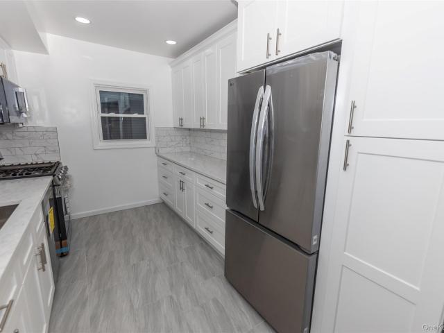 27 Park Pl, Unit 2, Lynbrook, NY 11563 | MLS #990799 | Compass