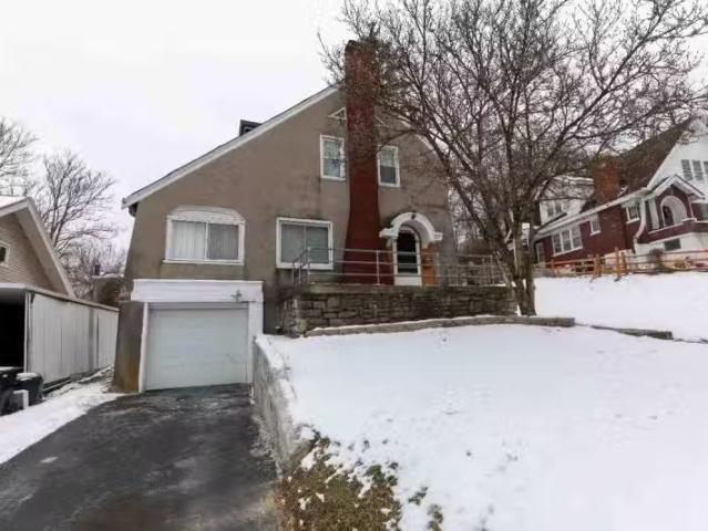27 Parkwood Place, Cincinnati, OH 45217