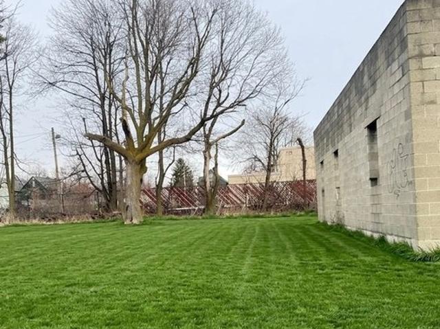 27 Pauline St, Buffalo, NY 14214