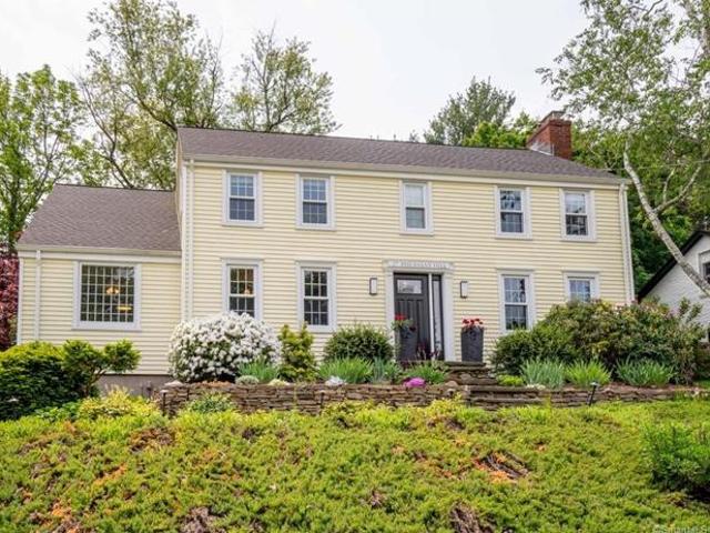 27 Pheasant Hill Dr, West Hartford, CT 06107
