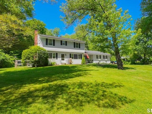 27 Powder Horn Hl, Brookfield, CT 06804