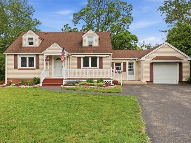 27 Pleasant View Dr, North Chili, NY 14514