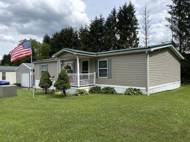27 Pleasant Dr, Youngsville, PA 16371