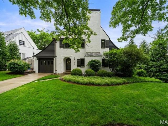 27 Ridgetop Dr, Richmond Heights, MO 63117