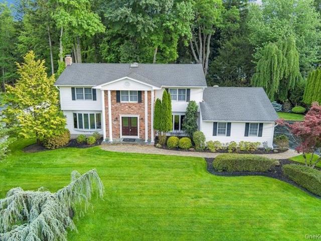 27 Rochelle Dr, New City, NY 10956