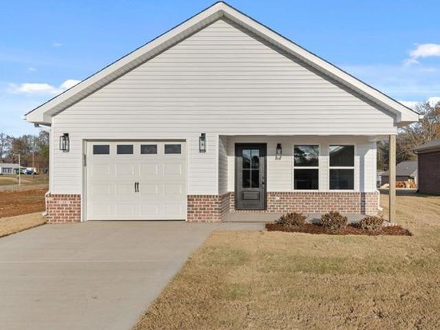 27 S Fulton St, Florence, AL 35630