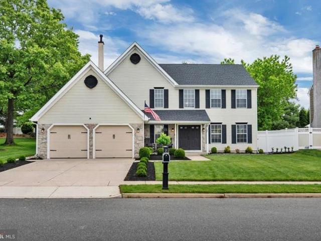 27 Saddlebrook Dr, Sewell, NJ 08080
