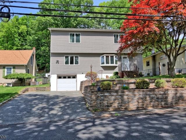 27 Seneca Ave