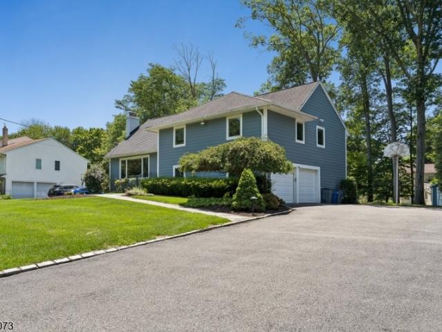 27 Shadowlawn Dr