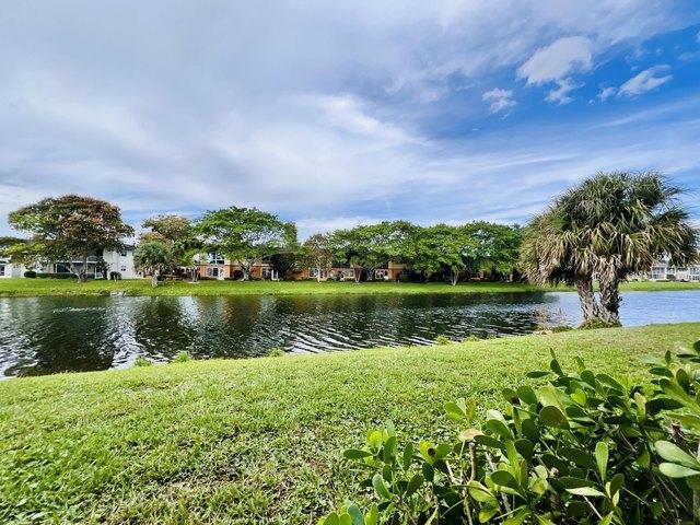 27 Sheffield B, West Palm Beach, FL 33417