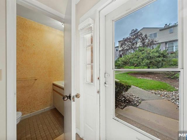 27 Sherwood Court # 14