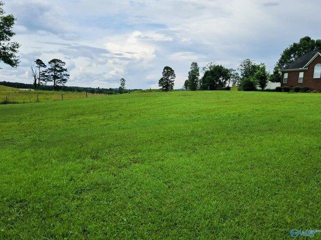 27 Silver Lake Blvd E, Gadsden, AL 35905