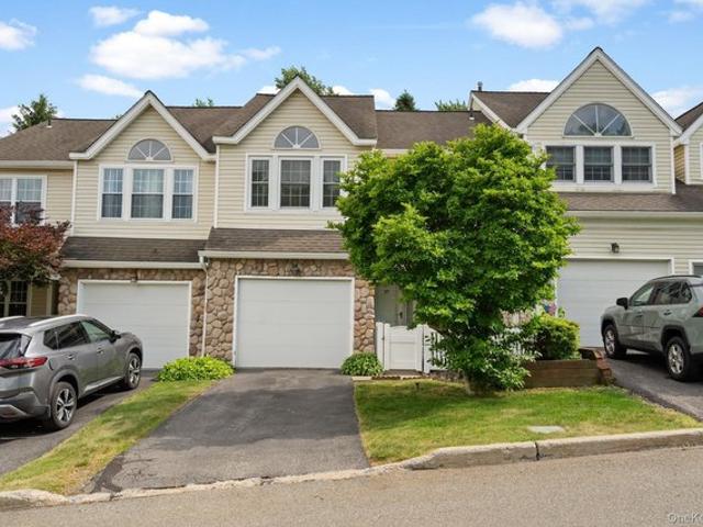 27 Spruce Ridge Dr, Fishkill, NY 12524