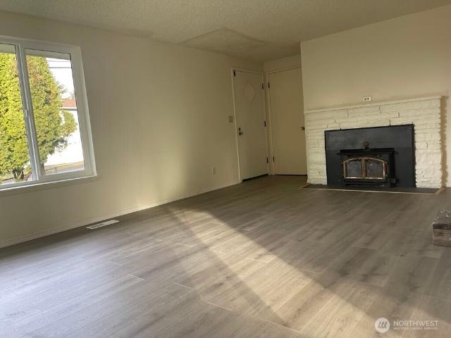 27 SW 102nd St, Seattle, WA 98146 | MLS #2385 | Compass