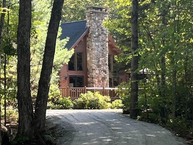 27 Stearns Ave, Wilmington, VT 05363