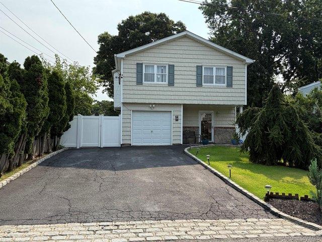 27A Gores Dr, Mastic, NY 11950