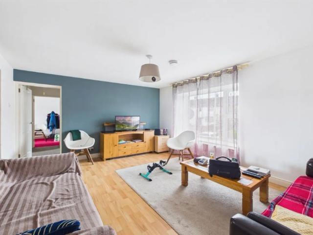 27b Kilwarlin Crescent