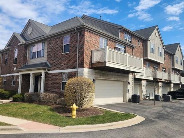27W736 N Meadowview Dr, Winfield, IL 60190