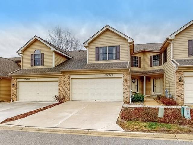27W225 Ash Ct, Winfield, IL 60190