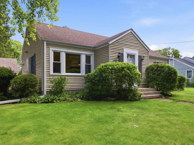 27W270 Sunnyside Avenue