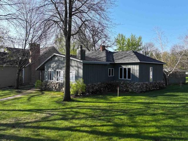 24040 Stevens Cove Dr, Spirit Lake, IA 51360