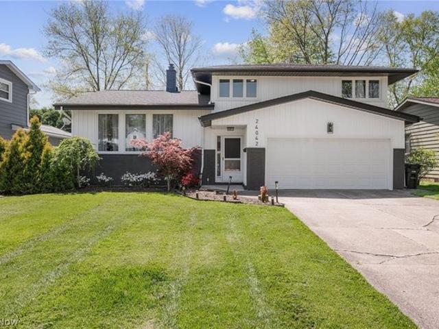 24042 Greenlawn Ave, Beachwood, OH 44122