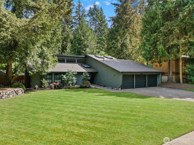 2404 Manorwood Drive SE