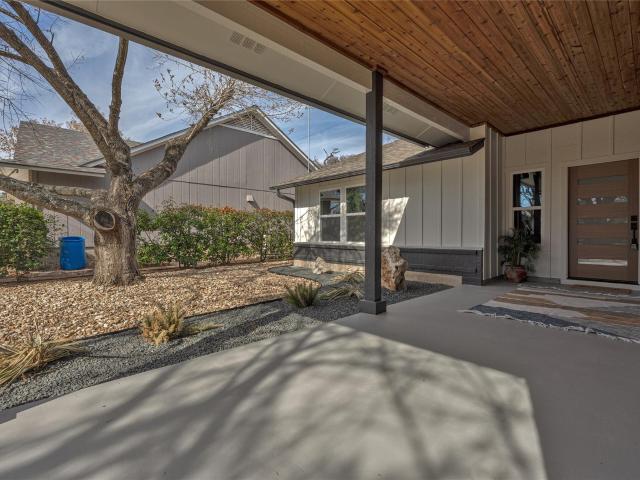 2404 Monarch Dr