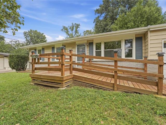 2404 NE Shady Lane Drive