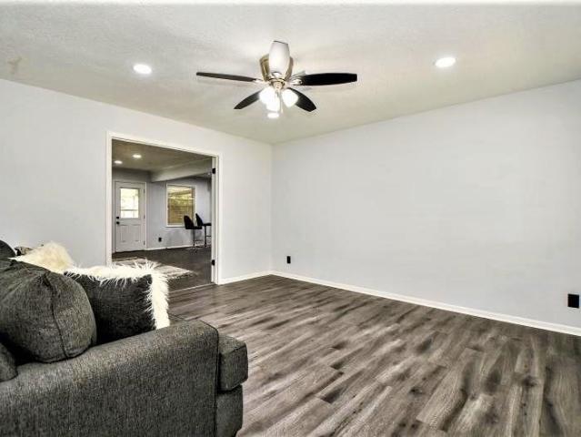 2404 Oaks Dr, Pasadena, TX 77502 | MLS #29888 | Compass