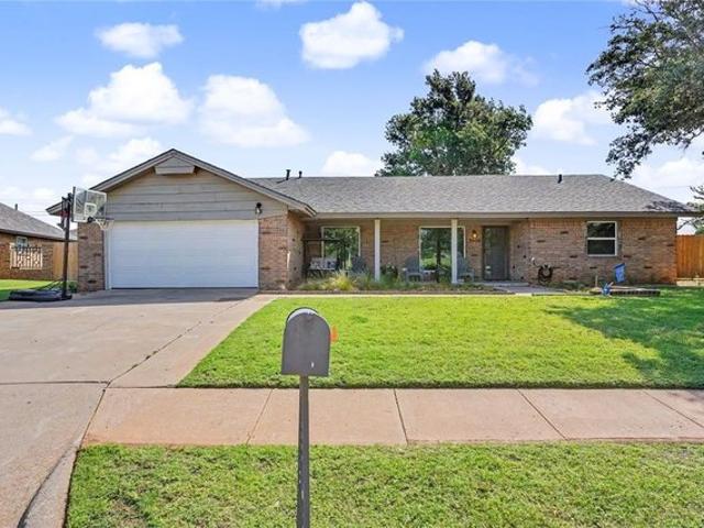 2404 Apache Pass, Altus, OK 73521