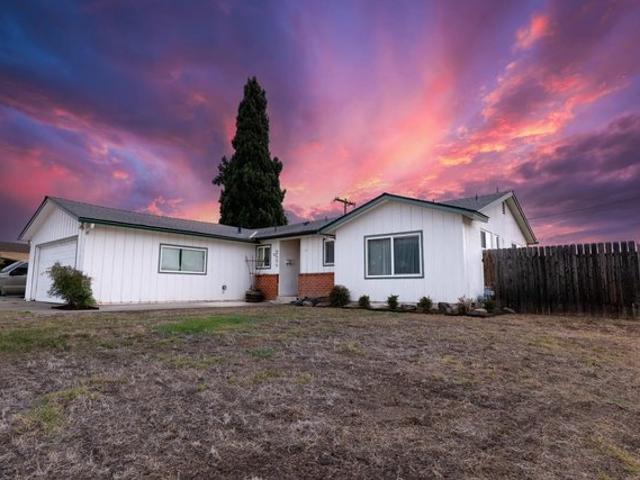 2404 Dewitt Ave, Clovis, CA 93612