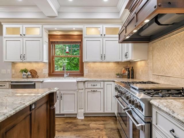 2404 Fieldstone Curve