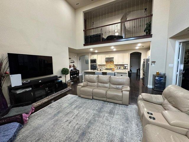 2404 Fountain Dr, Irving, TX 75063