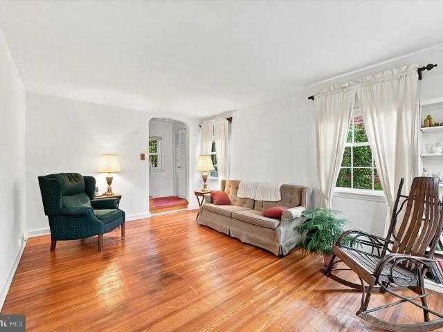 2404 Georgian Lane