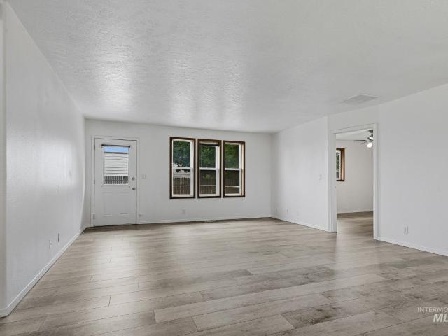 2404 Golden Ave