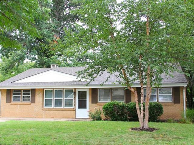 2404 Hobbs Dr, Manhattan, KS 66502