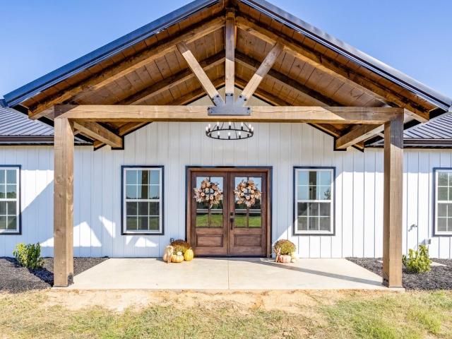 2404 Summer Oaks Cir, Summertown, TN 38483 | MLS #3146 | Compass