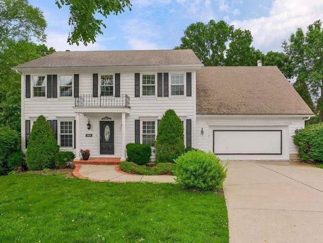 2404 SW Clear Creek Ct, Blue Springs, MO 64015