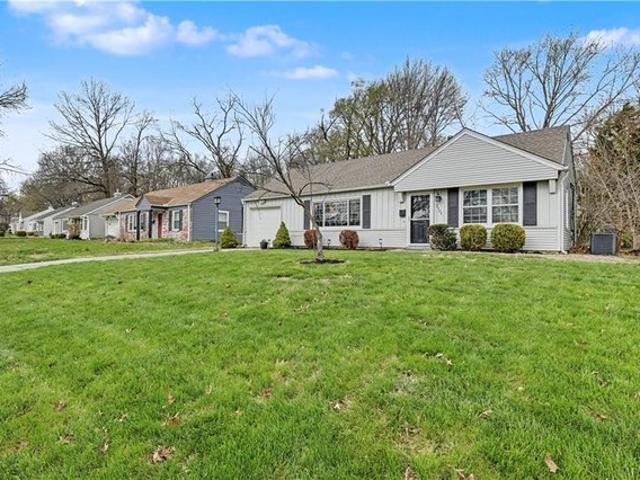2404 W 76th St, Prairie Village, KS 66208