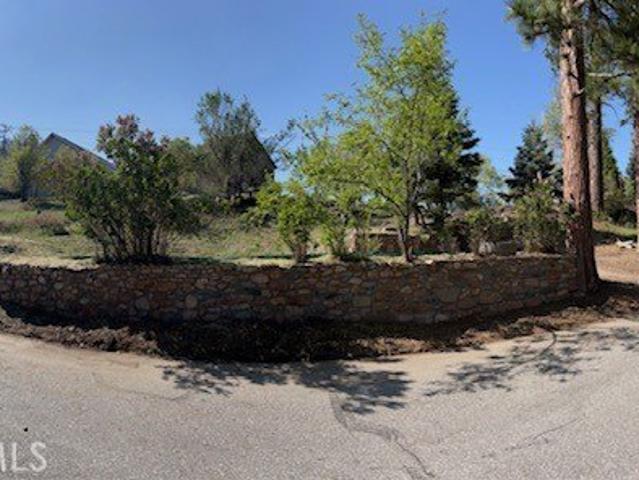 2404 Whispering Pnes, Running Springs, CA 92382