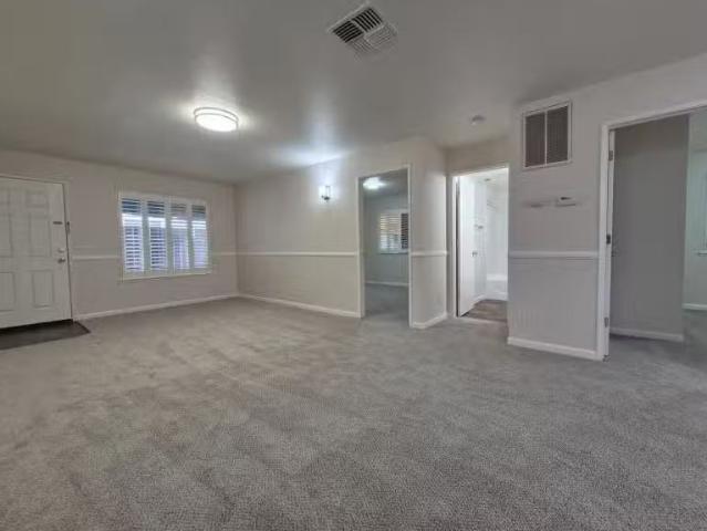 2404 24th St #B, Sacramento, CA 95818