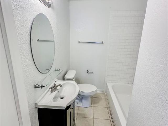 2404 2 Colony Court