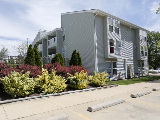 2404HI 3 Bedroom Apartment for Rent at 2404 High View Ct, Champaign, IL 61822 Parkland Ridge