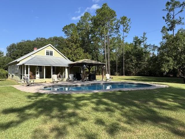 24055 Hubbard Ln, Bay Minette, AL 36507