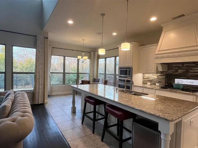 2405 Bigleaf Court