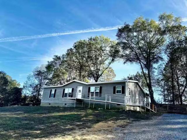 2405 COUNTY ROAD 118, CENTRE, AL 35960 Single Family Residence.