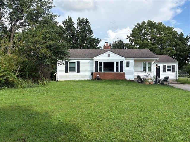 2405 E Mechanic St, Harrisonville, MO 64701